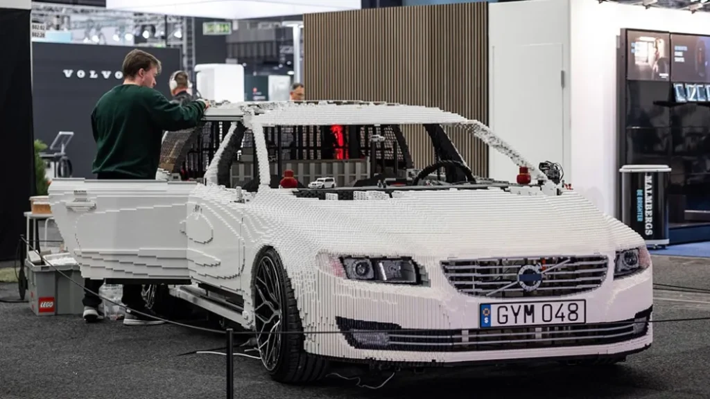 Lego-Made Functional Volvo V70 Wagon Built with 400K Pieces - Global ...